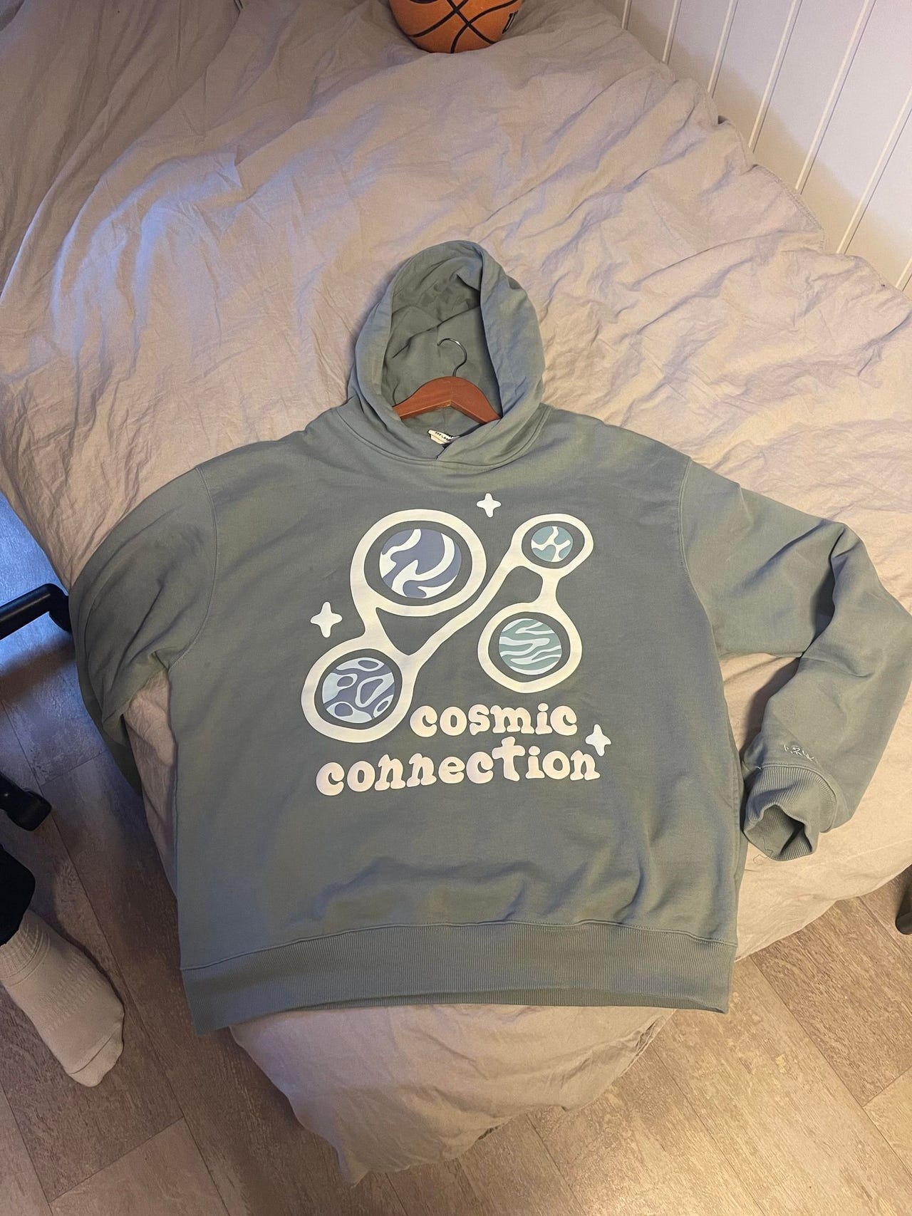 Broken Planet Market - Cosmic Connection | FINN-torget