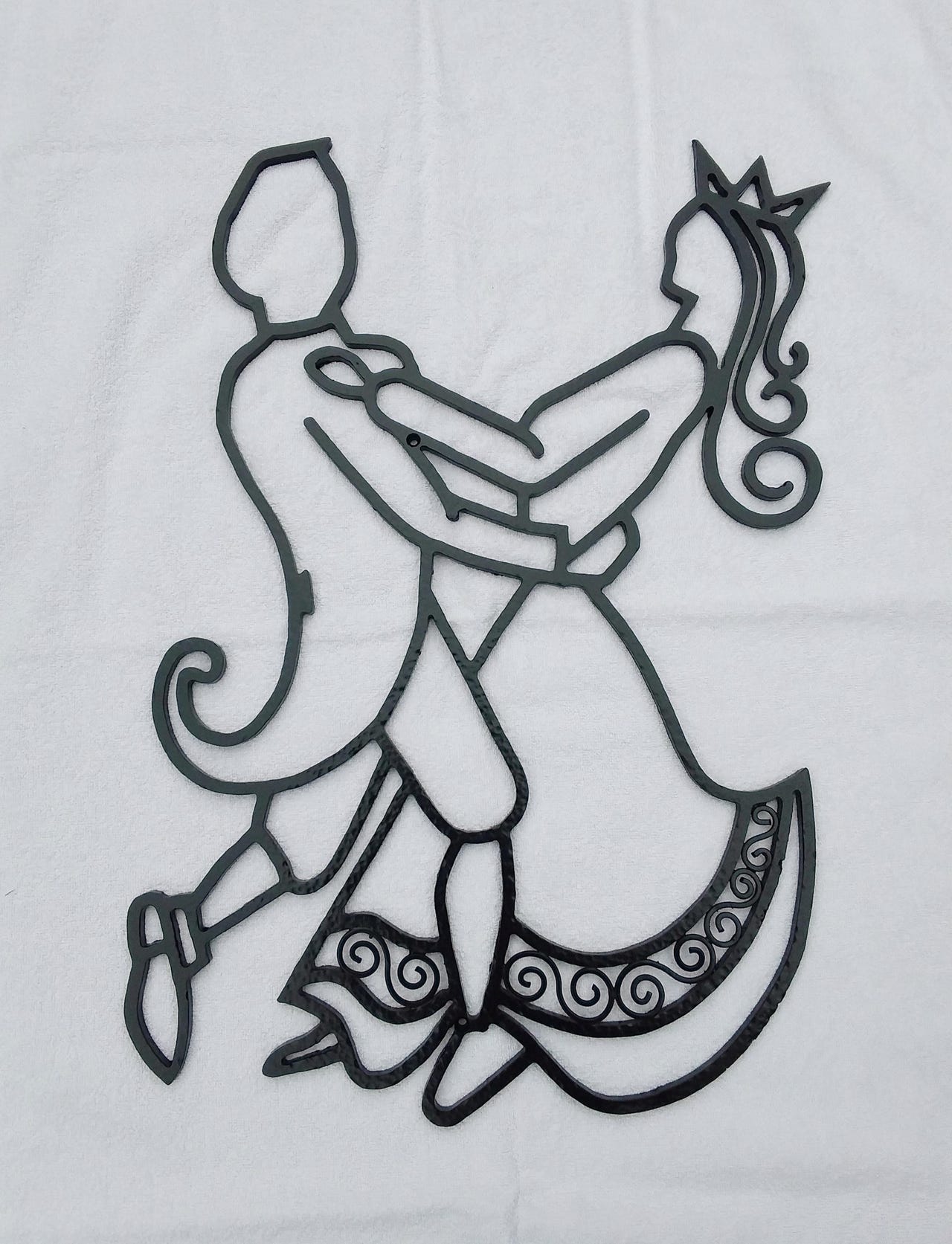 Dekorativ vegg pynt av dansende par i smijern. | FINN-torget