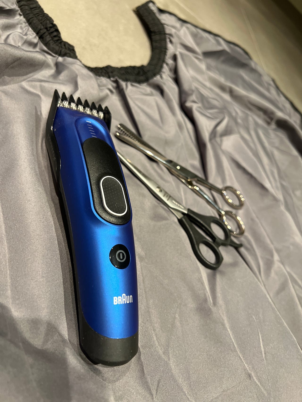 Frisørsett - elektrisk hårklipper, saks, tynnesaks, og kappe - DIY | FINN-torget