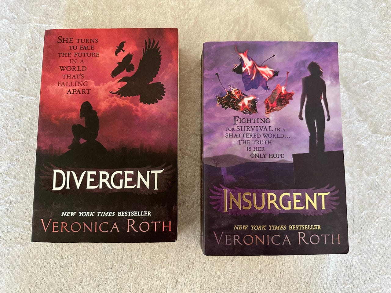 Divergent og Insurgent (Veronica Roth) | FINN torget