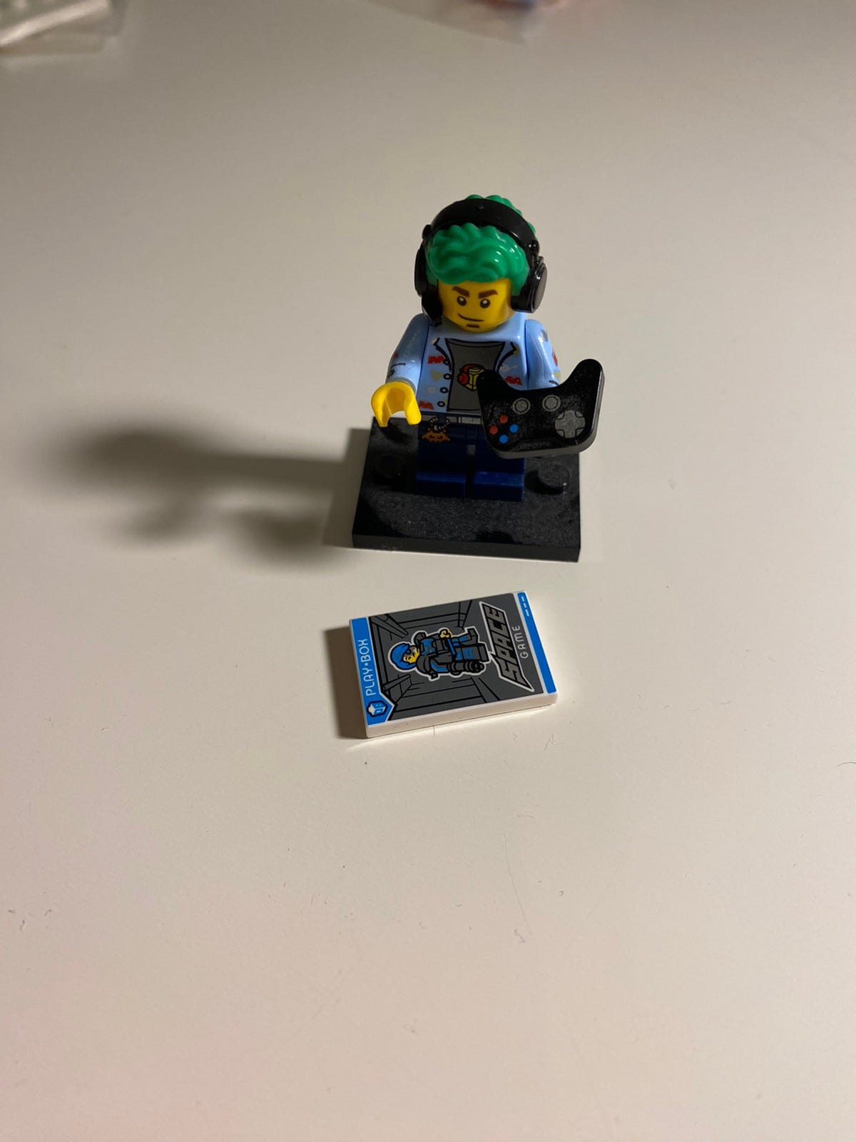 Lego minifigure series 19: Video Game Champ | FINN-torget