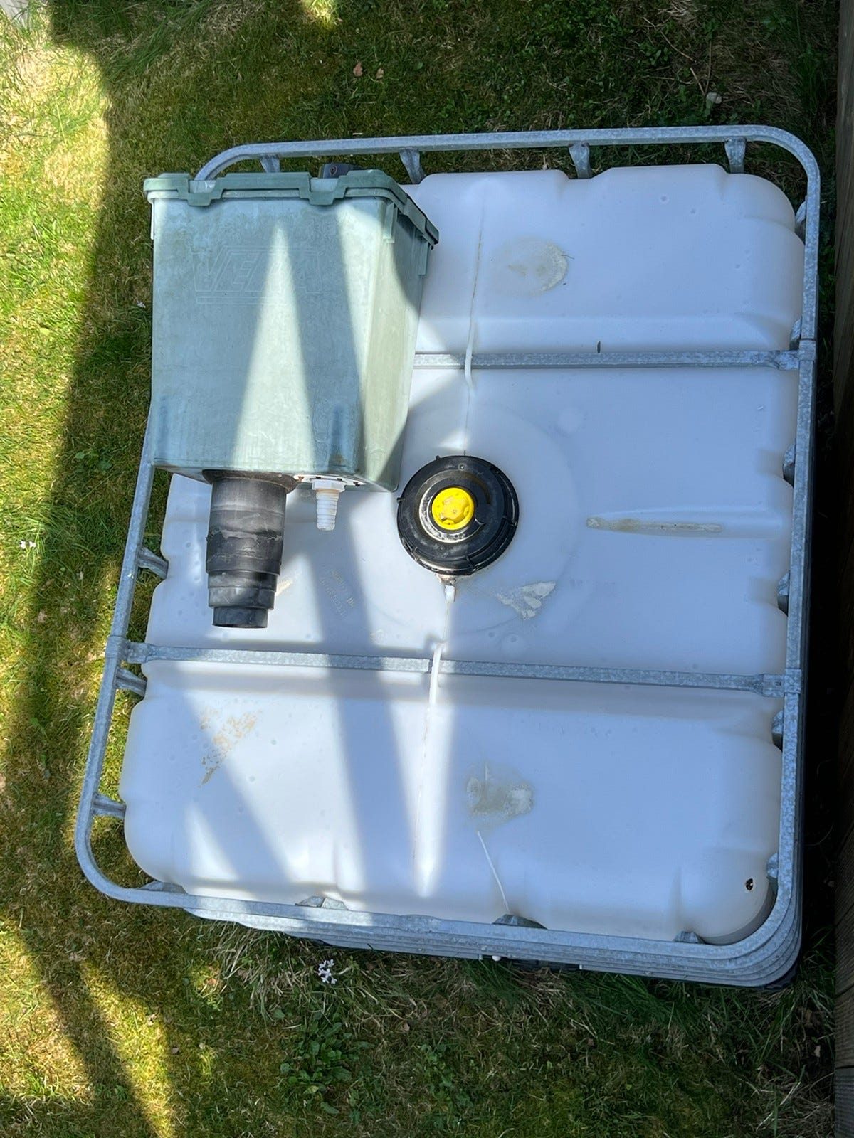 Takvannfilter/IBC tanker og trykkvannspumpe | FINN torget