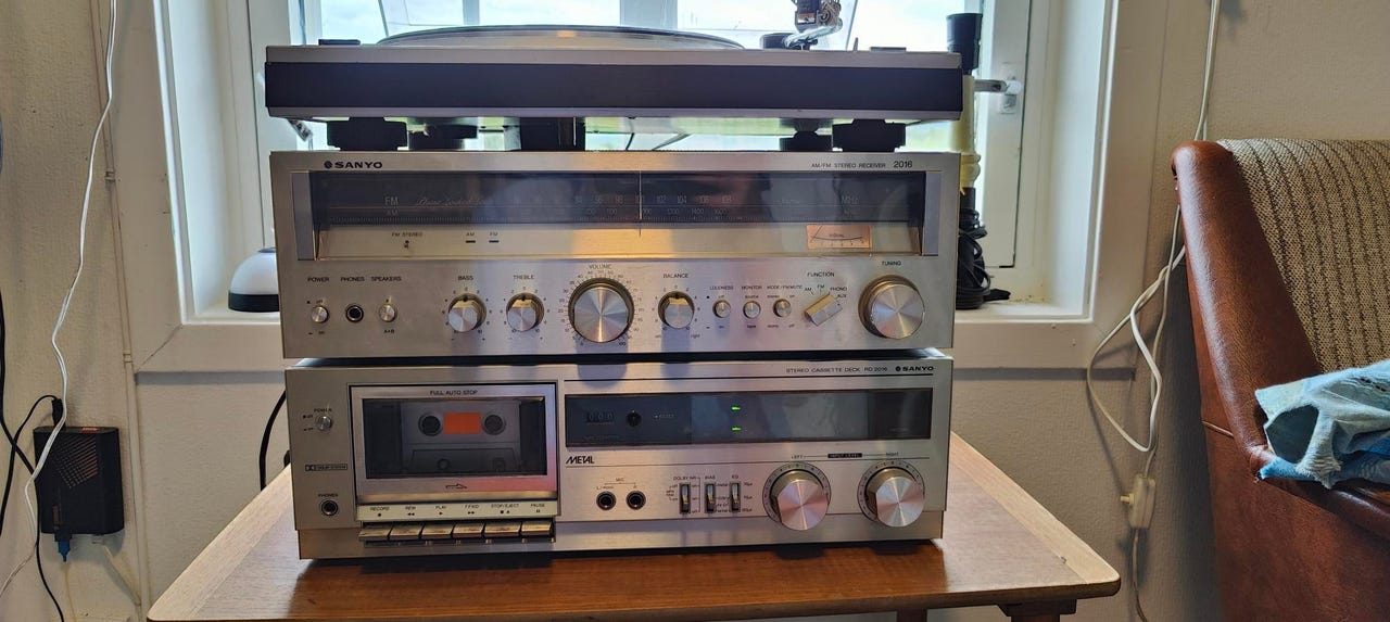 Vintage Sanyo stereo rack ! | FINN-torget