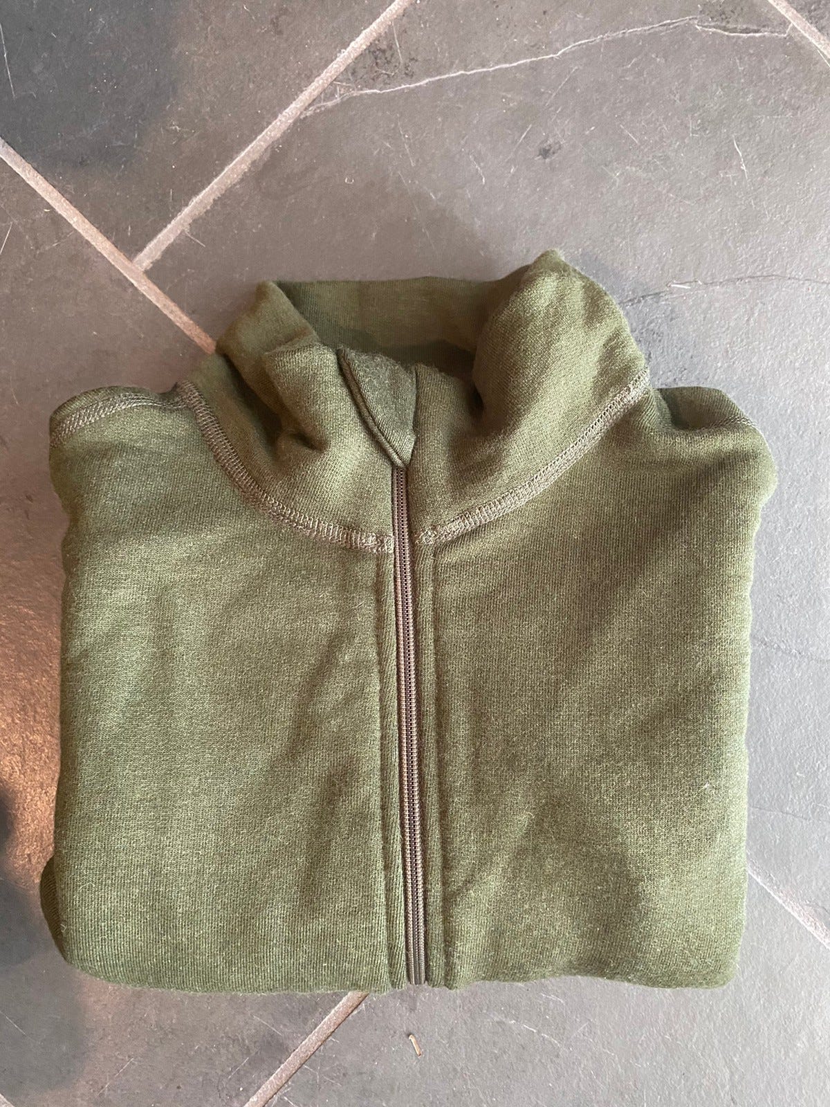 Forsvaret klær, ullfroté, tskjorte, netting, ullsokker, ullundertøy ...