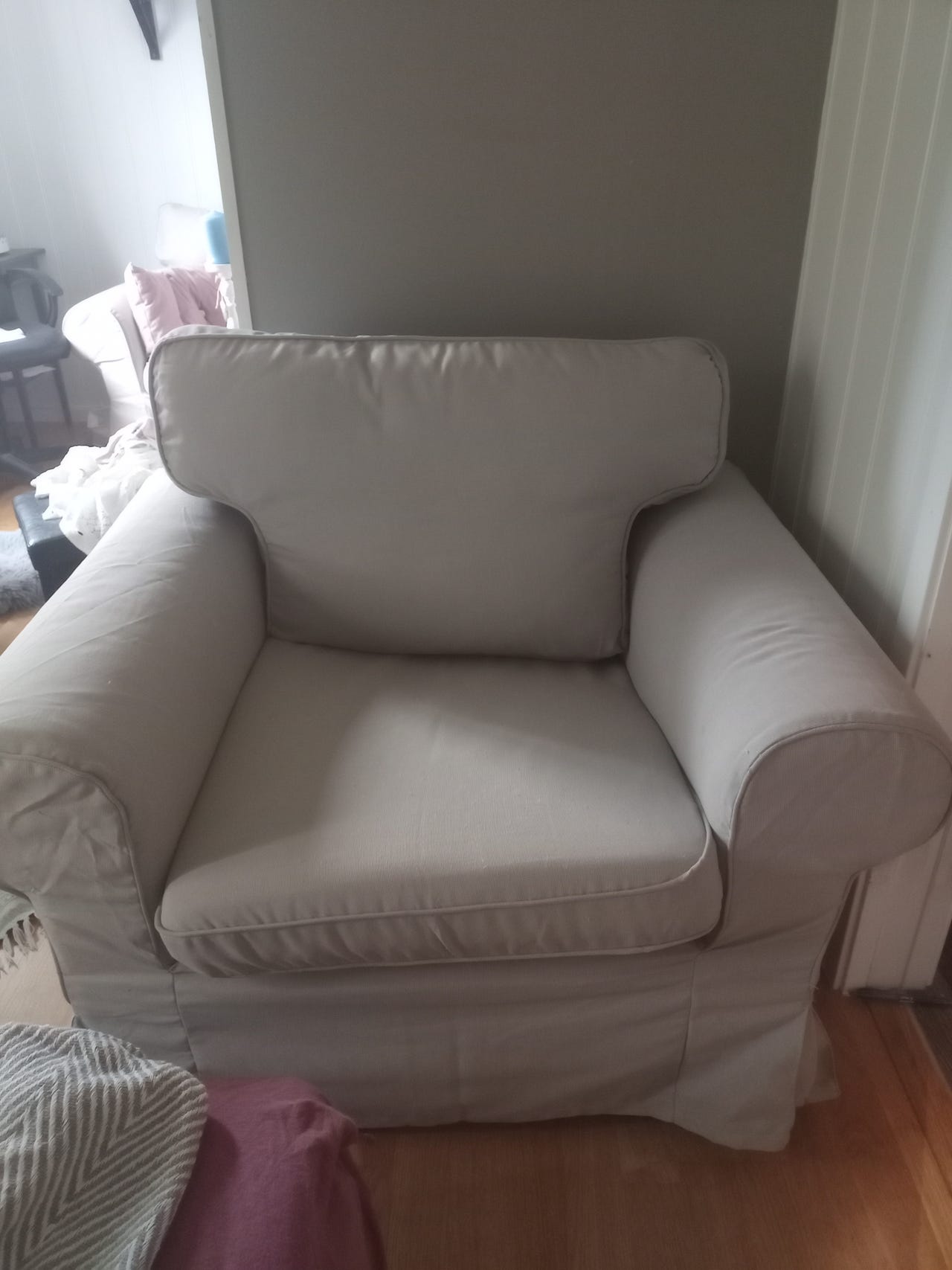 Ektorp stol,veldig pen,2åe gammel,med nytt trekk som er innpakket ...