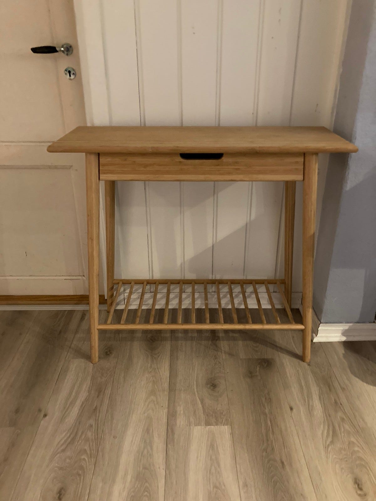 Entrébordmed hylle og skuff | FINN torget