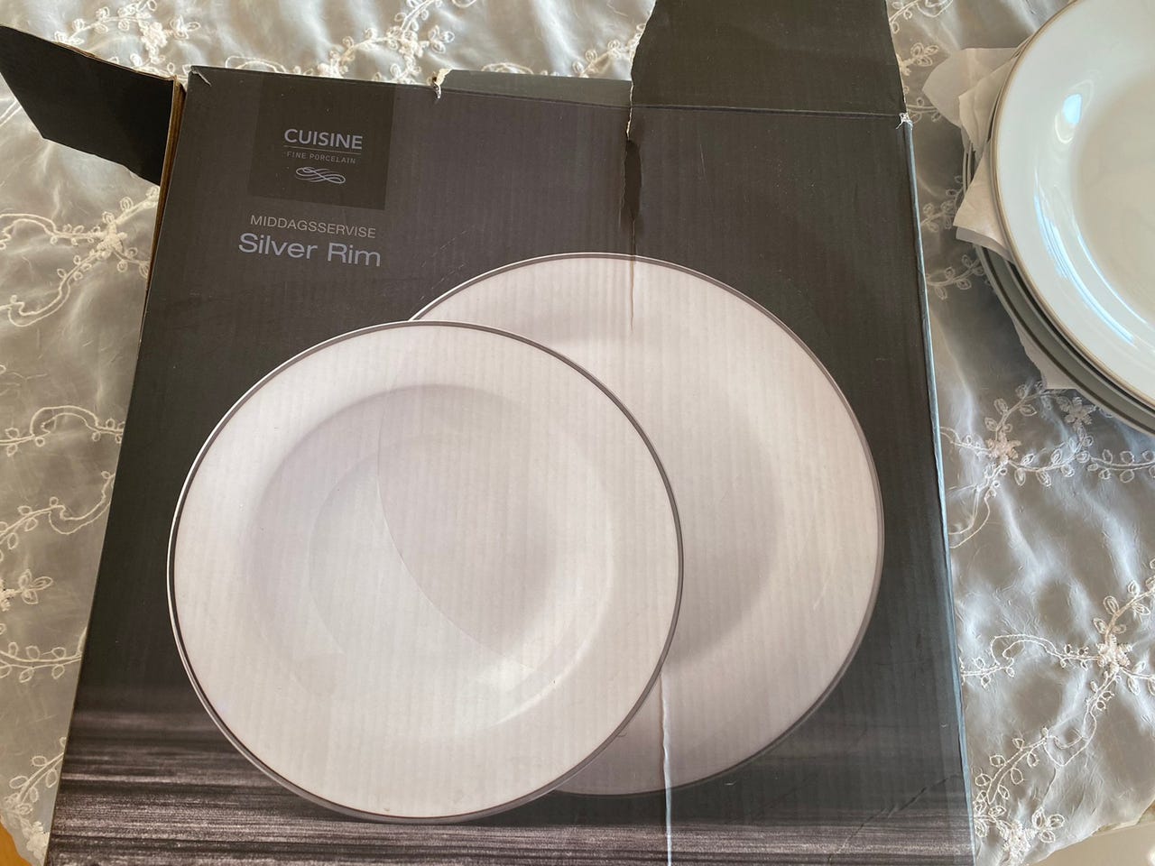 Hvitt nydelig servise, «Silver Rim» til 4 personer | FINN-torget