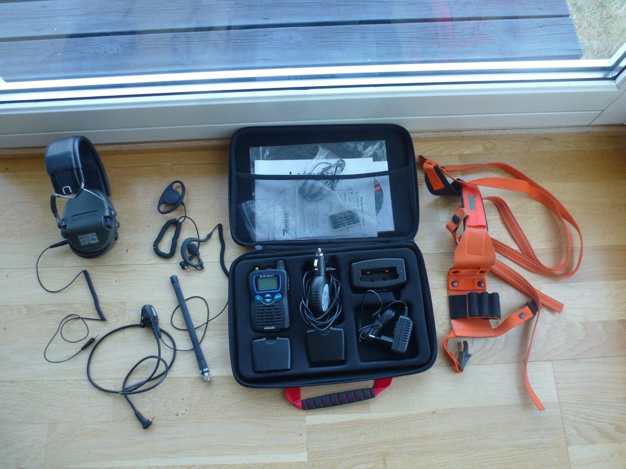 Lafayette jaktradio DC-155 Micro 5 med Sordin elektronisk hørselsvern. | FINN-torget