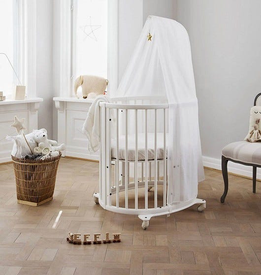 Stokke Sleepi Mini Seng med madrass, laken, sengehimmel, stang og ...