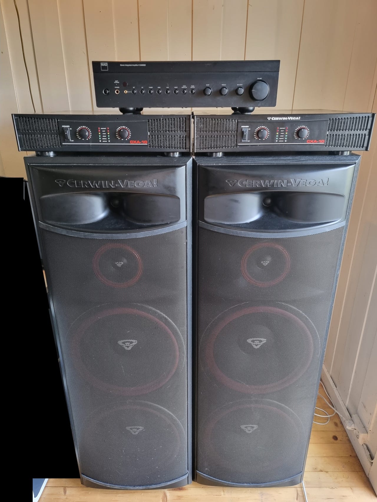 Cerwin-Vega XLS-215, 2x Cerwin-Vega CXA-10 og en NAD C326BEE | FINN-torget