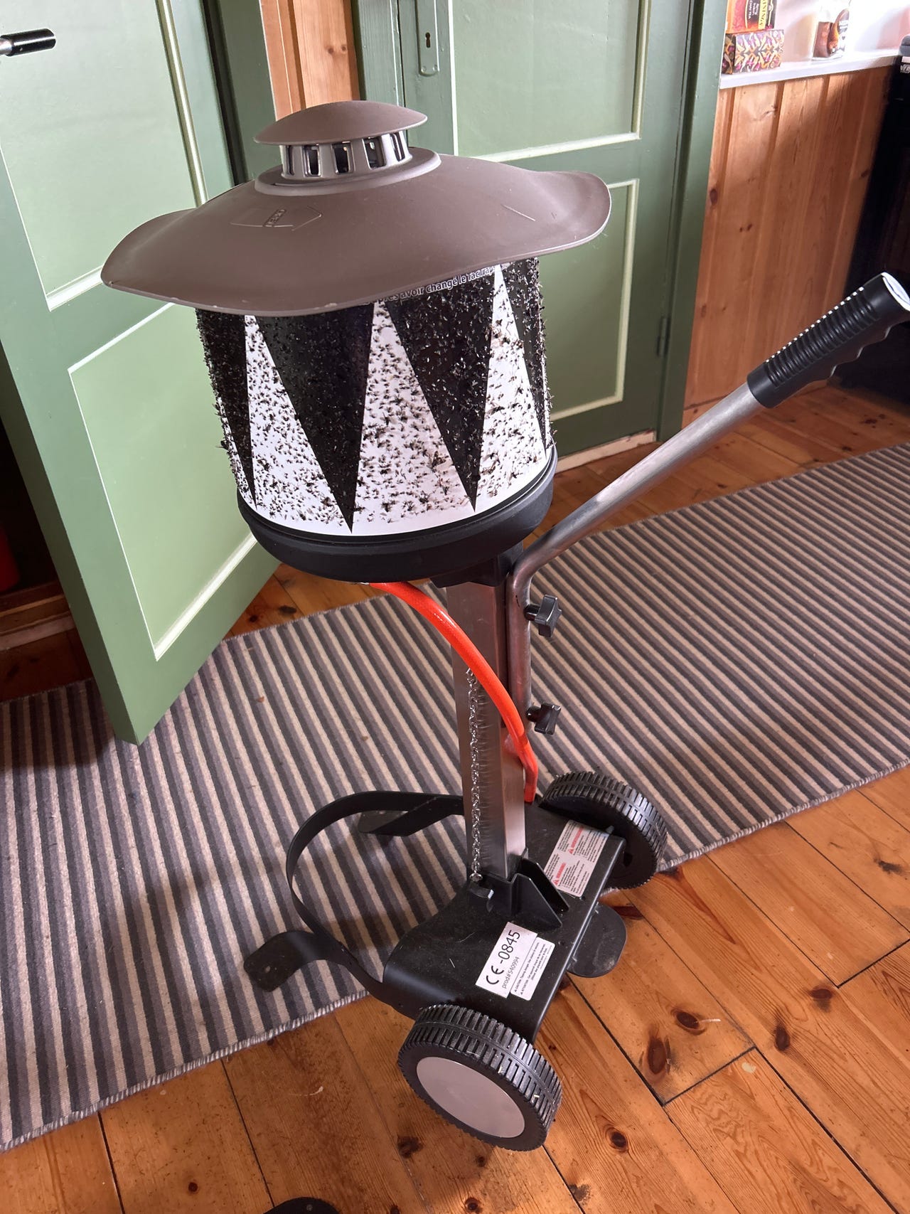 Myggfelle/ myggmaskin SkeeterVac med masse ekstra klebepapir. Verdi ...