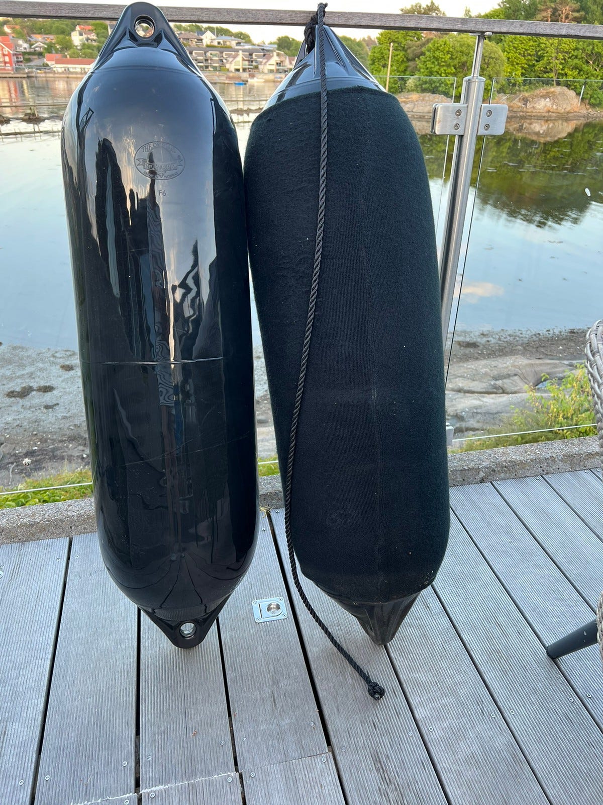 2 stk stooore Polyform F6 fendere 109 cm høye + en fendersokk⚫️⚫️ ...