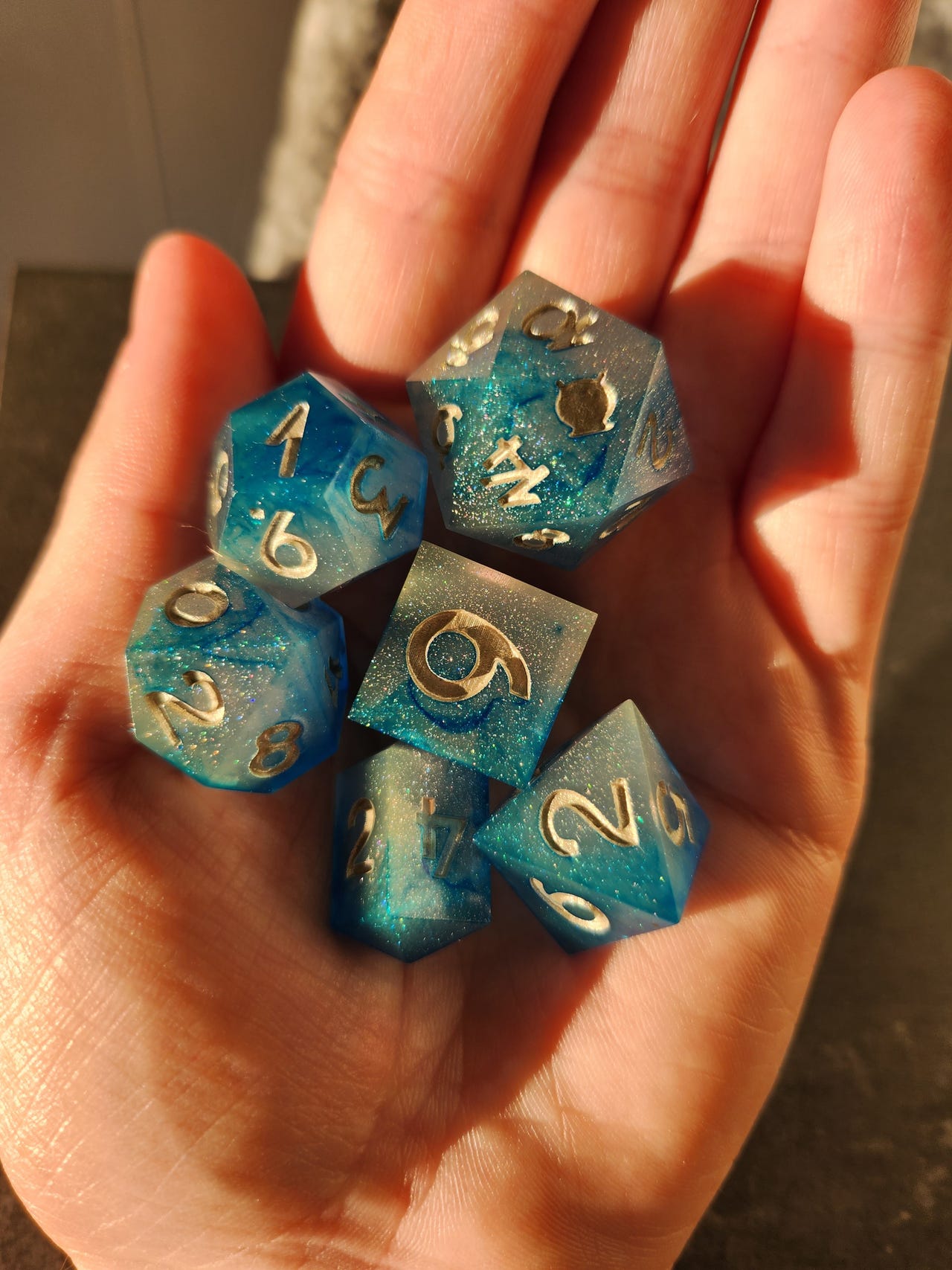 Blå Glitter - Håndlagde Terninger med skarpe kanter | FINN torget