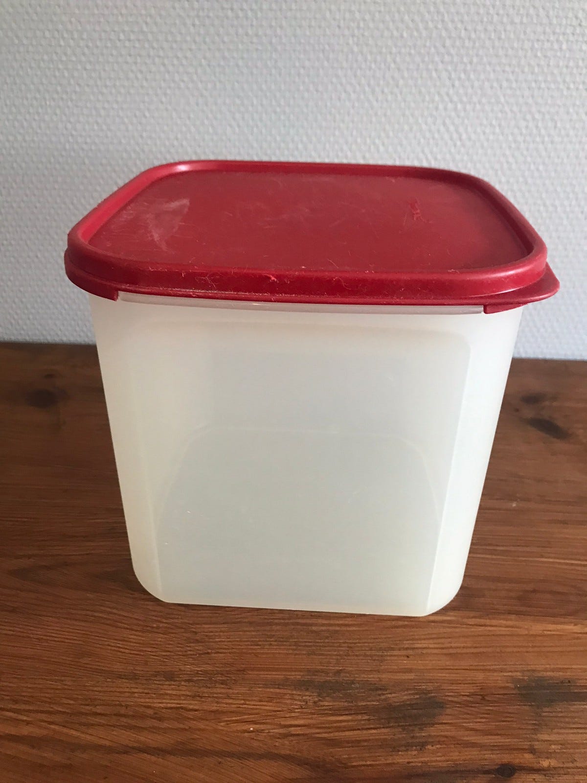 Tupperware boks. Volum ca. 4 liter. | FINN torget