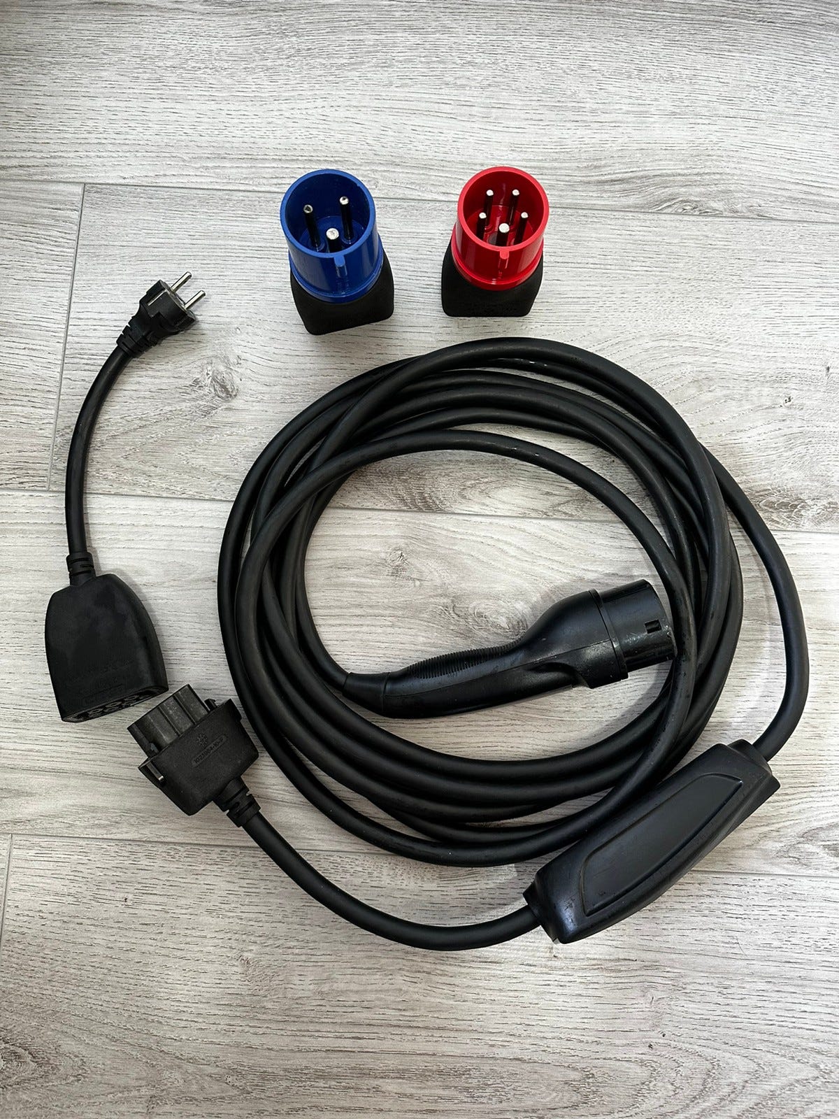 Tesla Universal Mobile Connector UMC Gen 1 | FINN-torget