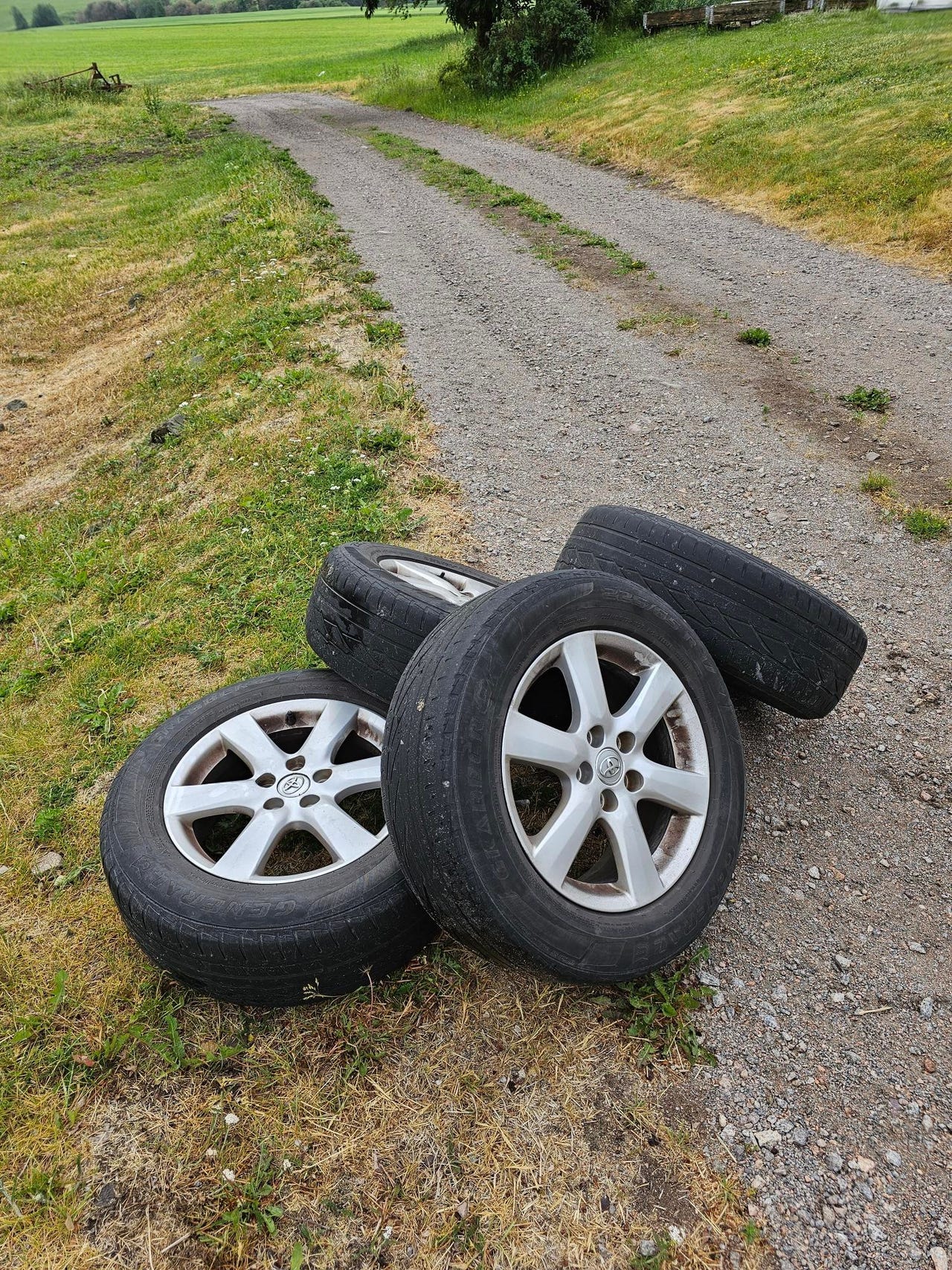 Toyota felger 5x114,3. 225/65/17 | FINN-torget