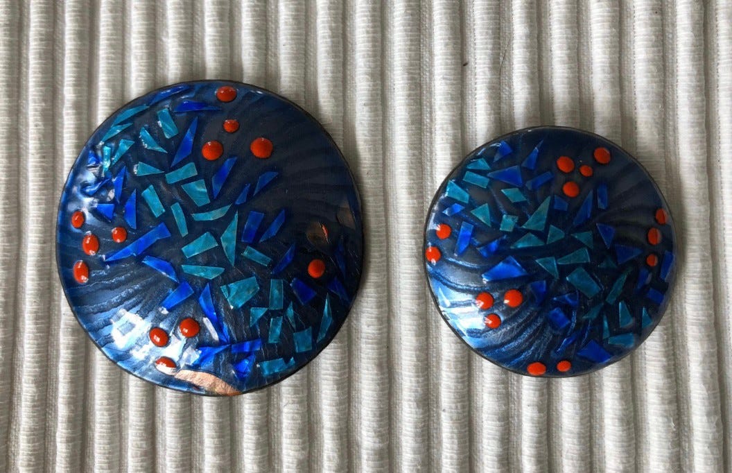 Emaljerte brosjer fra Balestrand | FINN-torget