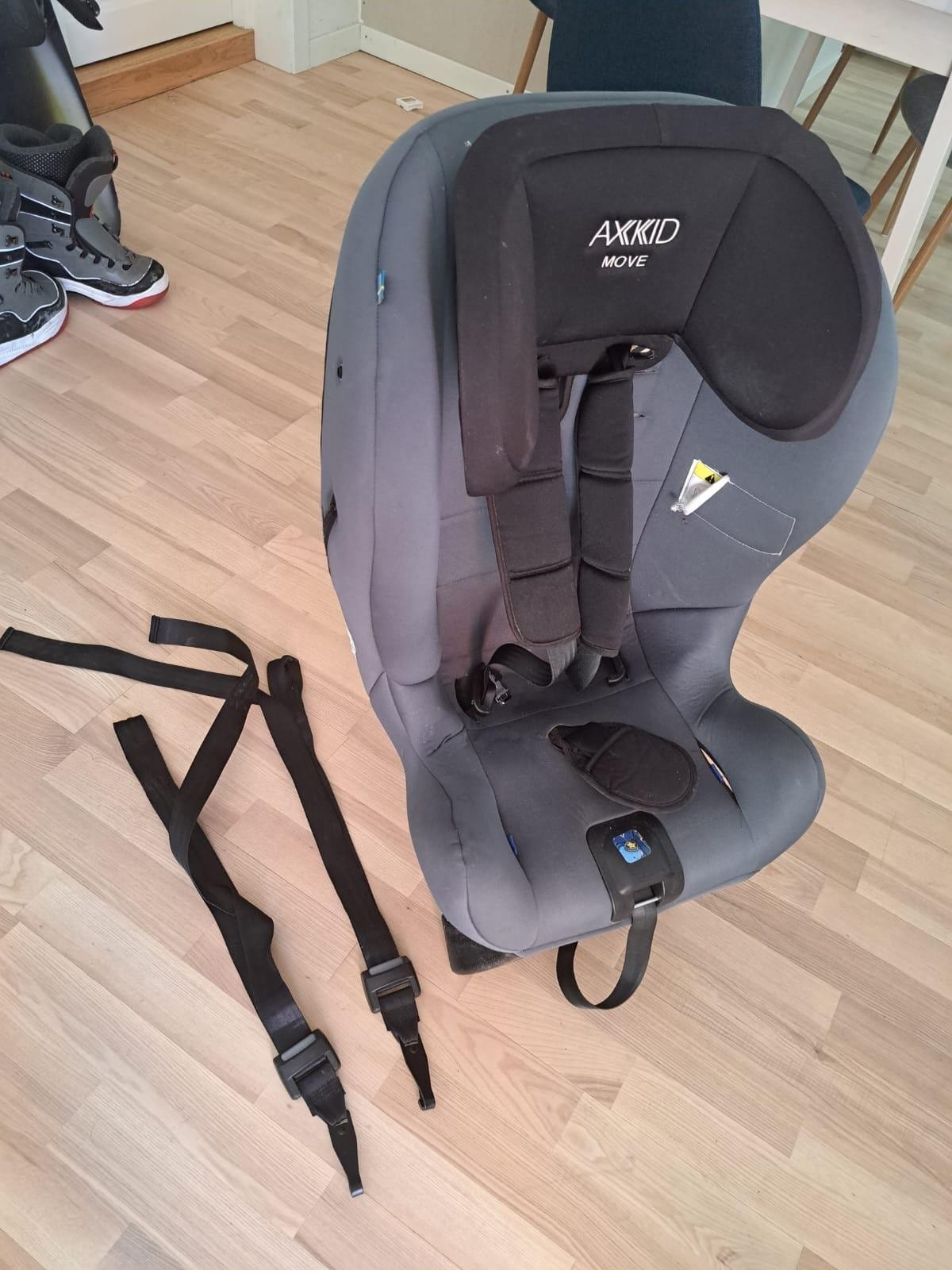 Bilbarnestol Axkid Move 9-25 kg | FINN torget