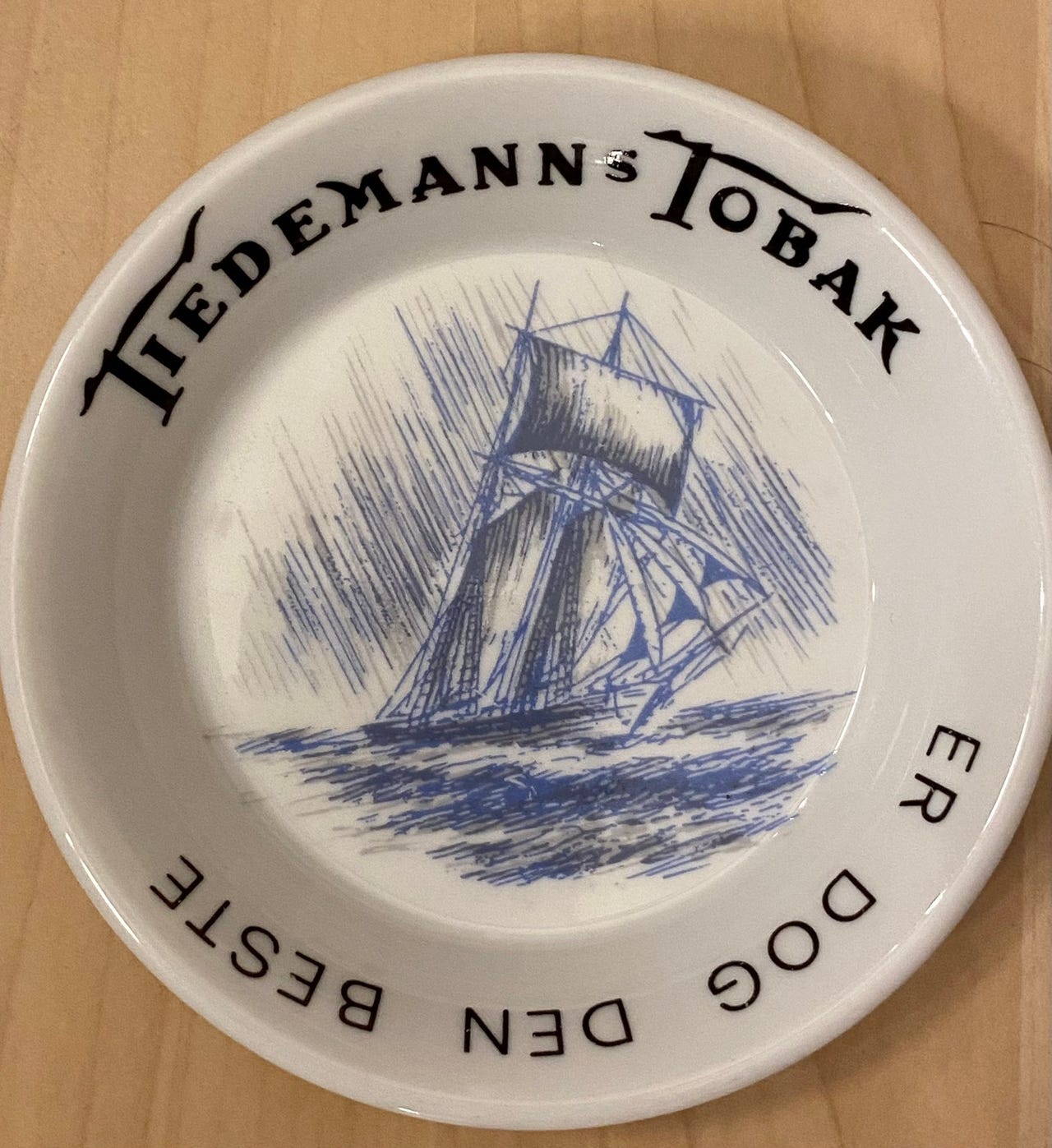 Strøkent askebeger for Tiedemanns Tobakk fra PP | FINN-torget