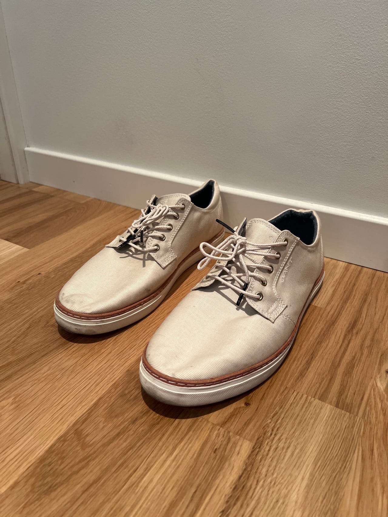 Gant unik sommersko skinnende beige/hvit str.44 | FINN-torget