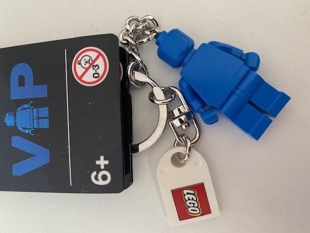 Ny Lego blå VIP keychain | FINN-torget