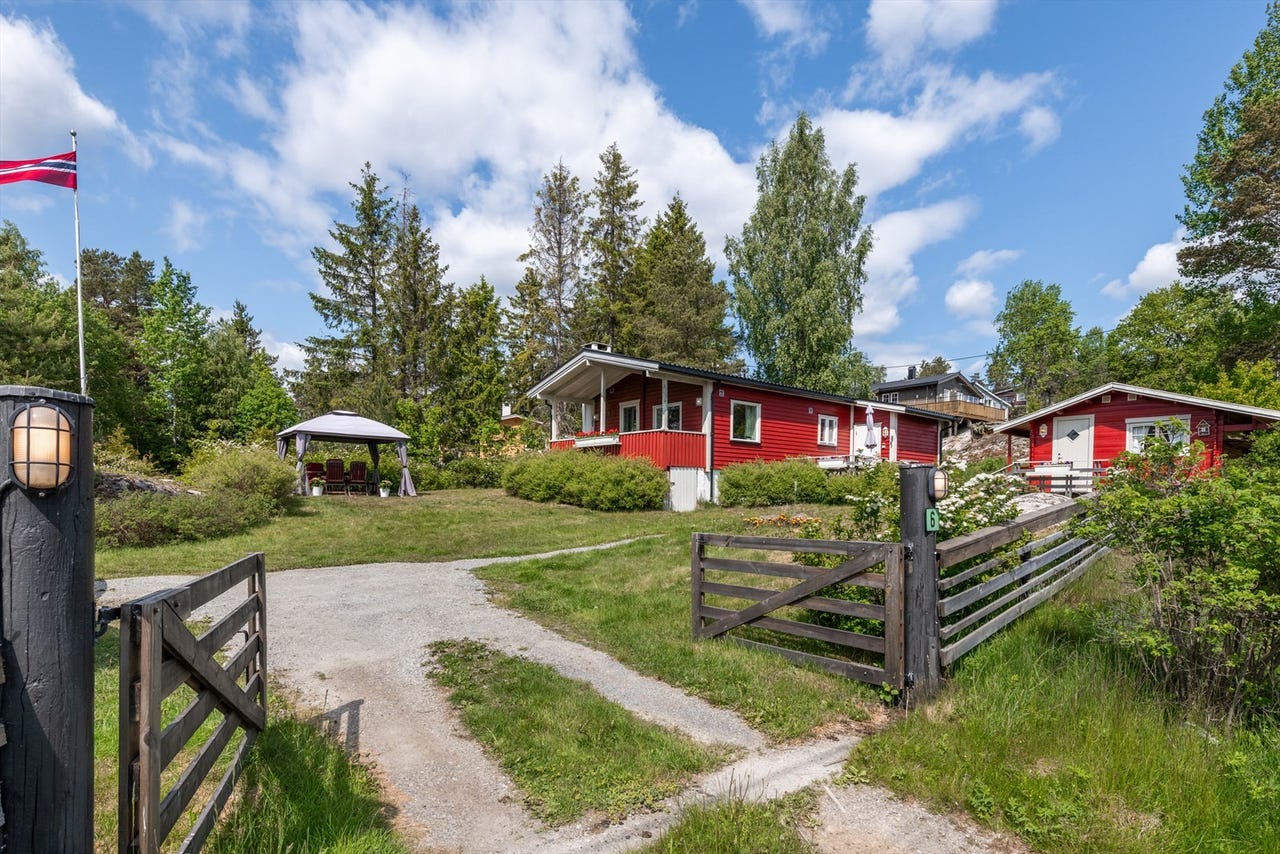 Son / Store Brevik - Velholdt, idyllisk fritidseiendom m/off. vann ...