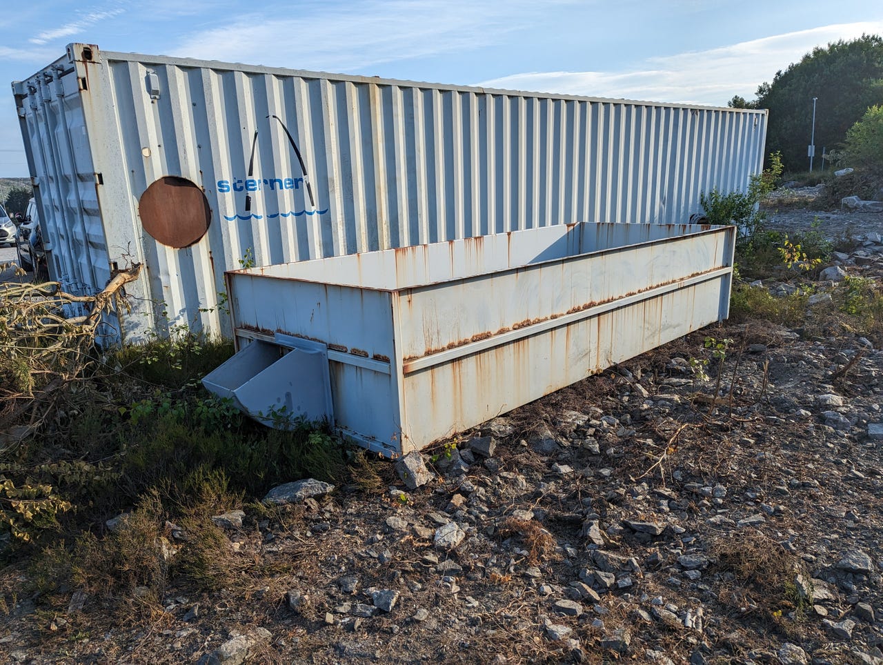 Container med innhold selges samlet | FINN-torget