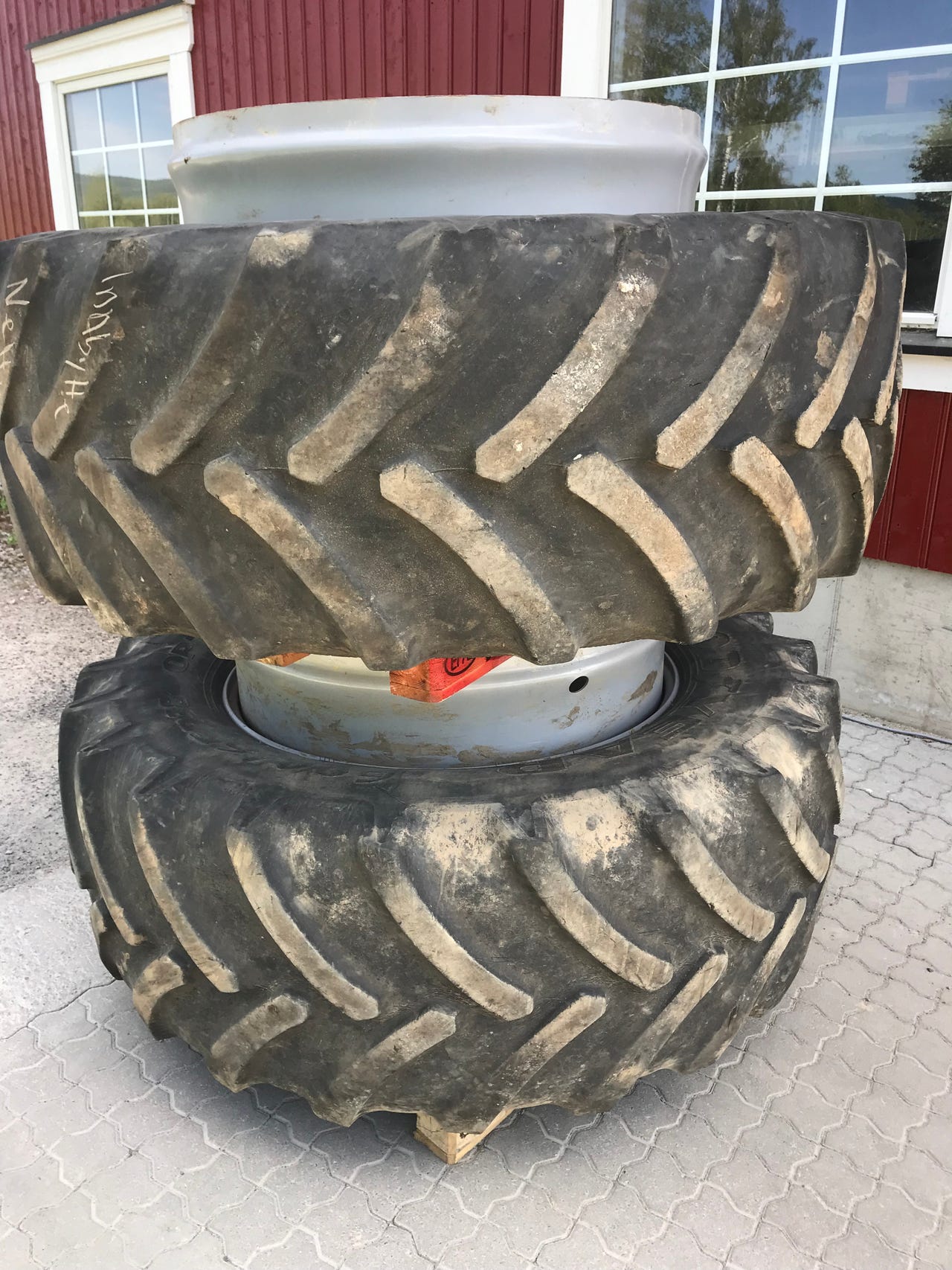 Tvilling sett AP Wheels, kr 29 000,- – hasletraktor.no