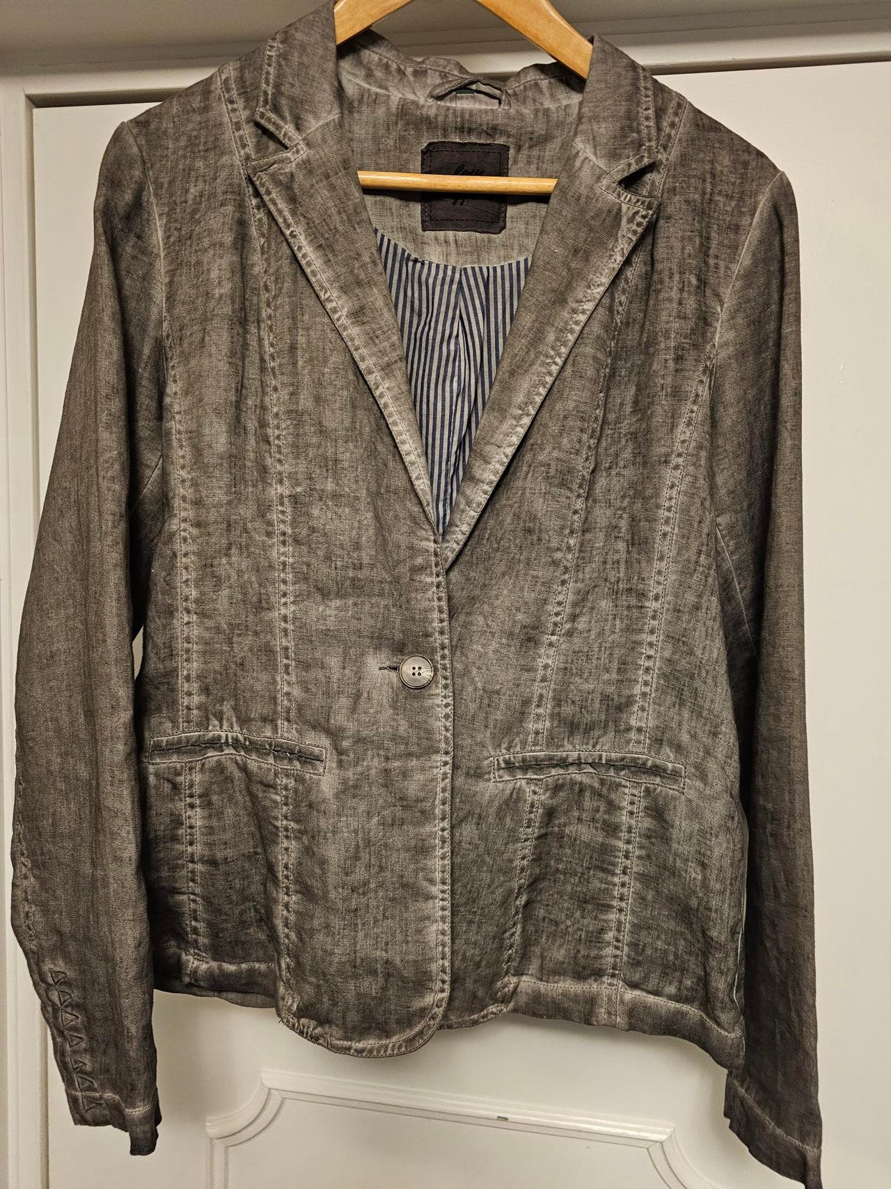 Nydelig grå jakke i lin/silkestoff merke street one selges billig ...