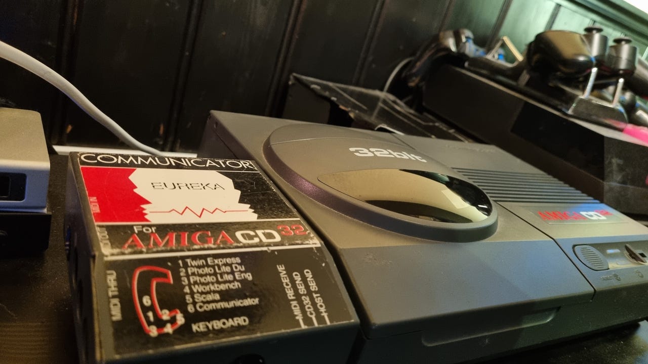 Amiga CD32 Communicator | FINN-torget