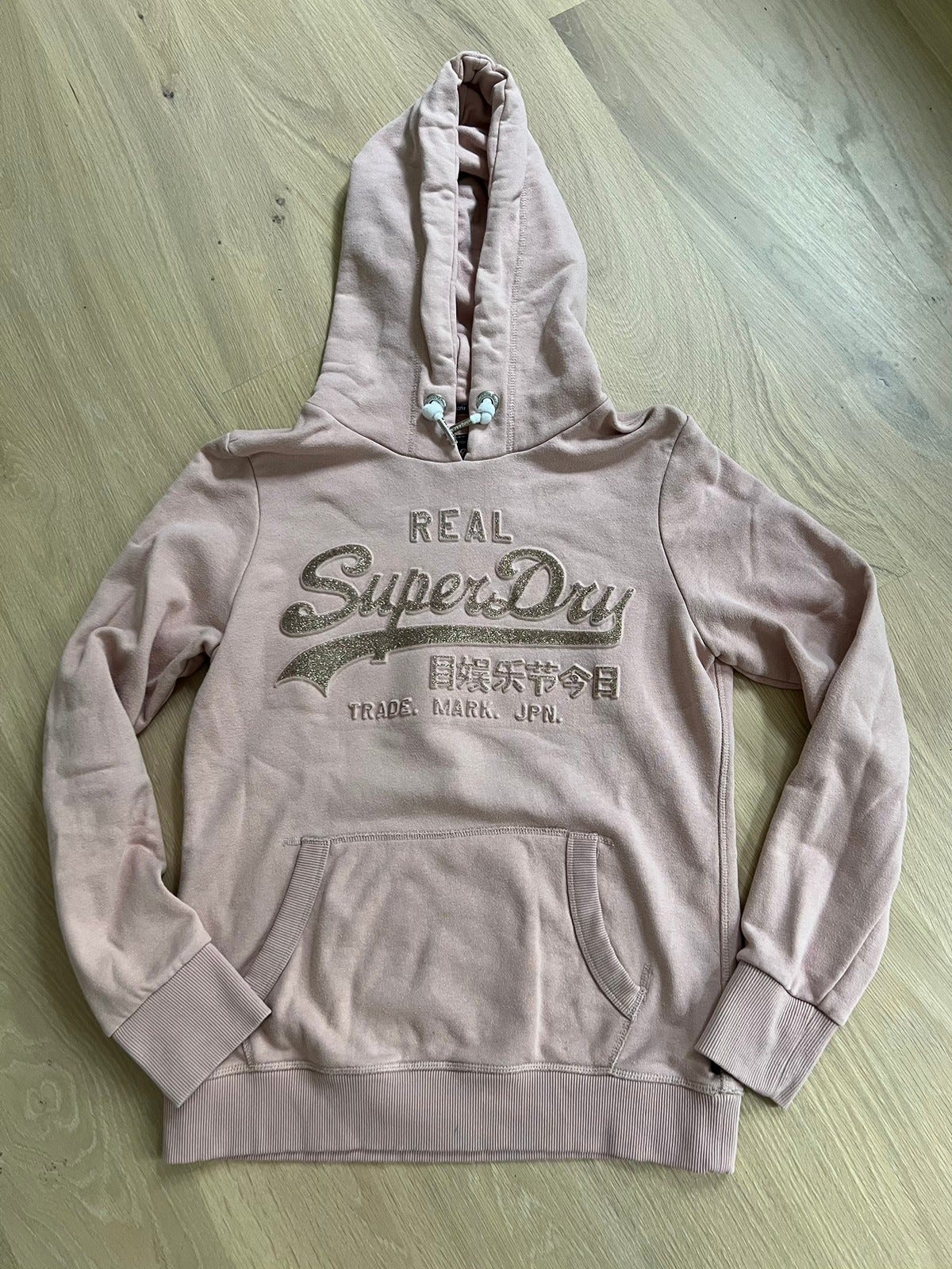 SuperDry rosa hettegenser / genser med gulltrykk | FINN-torget