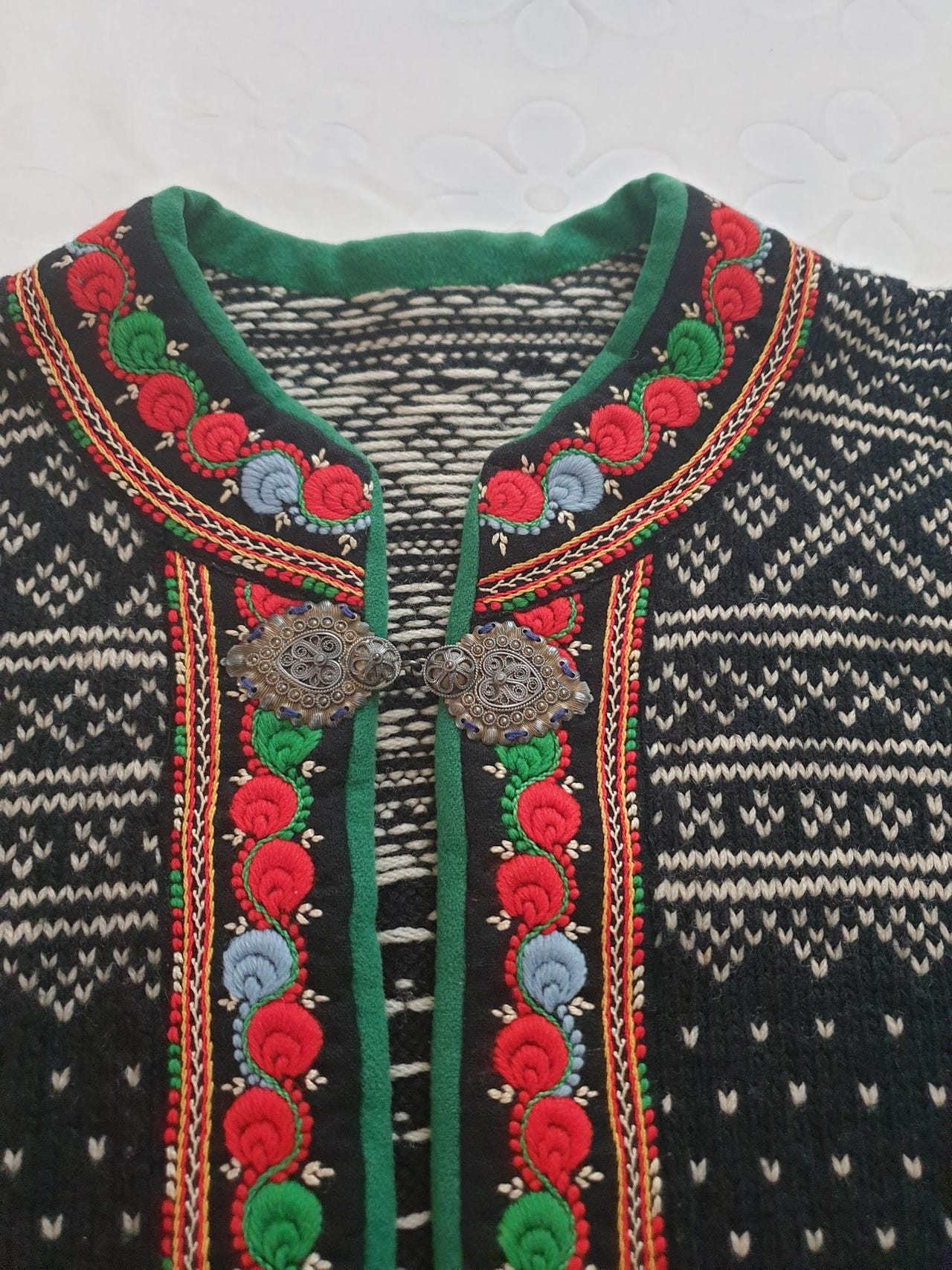 Flott og ekte Setesdal kofte | FINN-torget