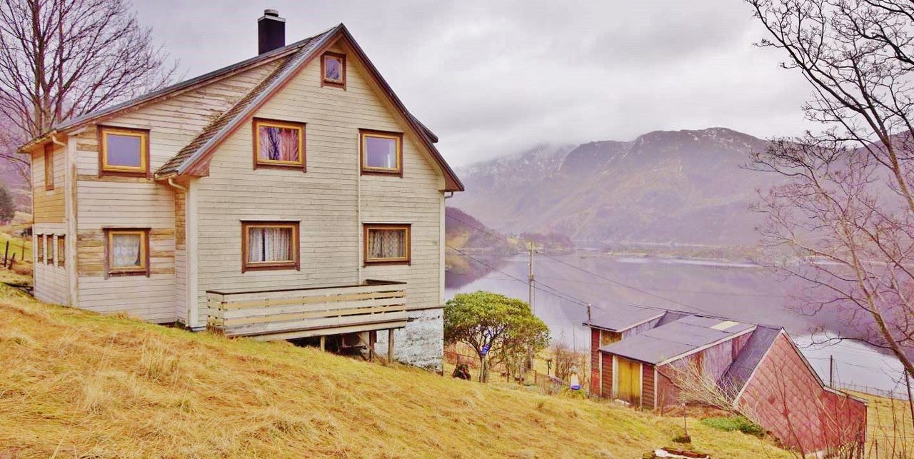 NY PRIS! Småbruk i Bremanger med flott utsikt over Dalevatnet. Ingen ...