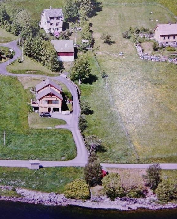 NY PRIS! Småbruk i Bremanger med flott utsikt over Dalevatnet. Ingen ...