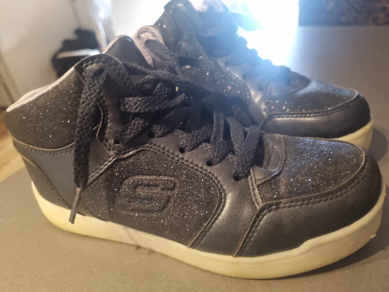 Skechers sko med glitter s 34 | FINN torget