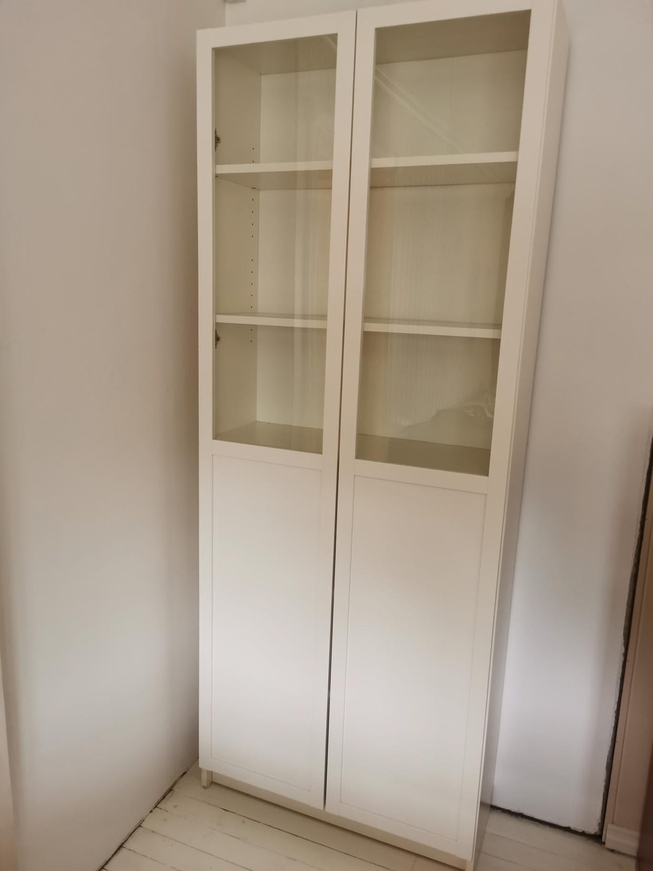 Billy bokhylle med dører | FINN torget