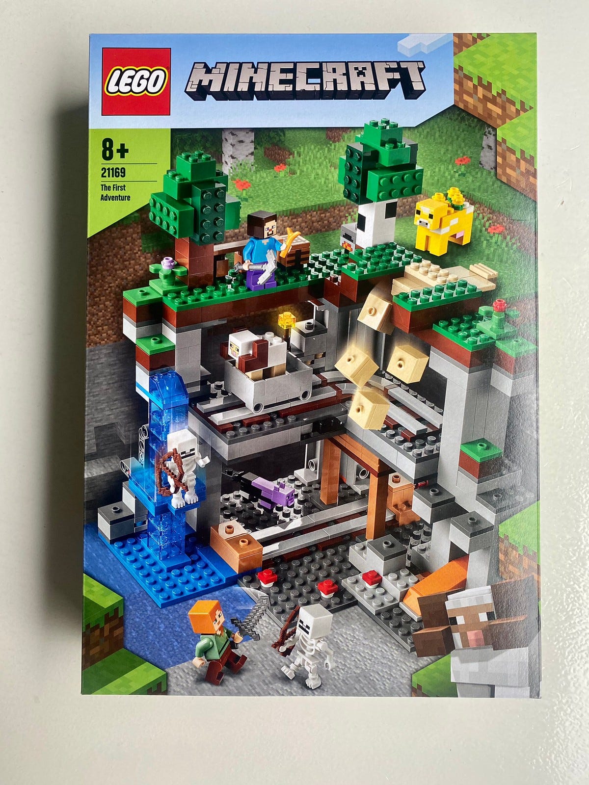 LEGO Minecraft 21169 The First Adventure (får ikke sendt før i romjula ...