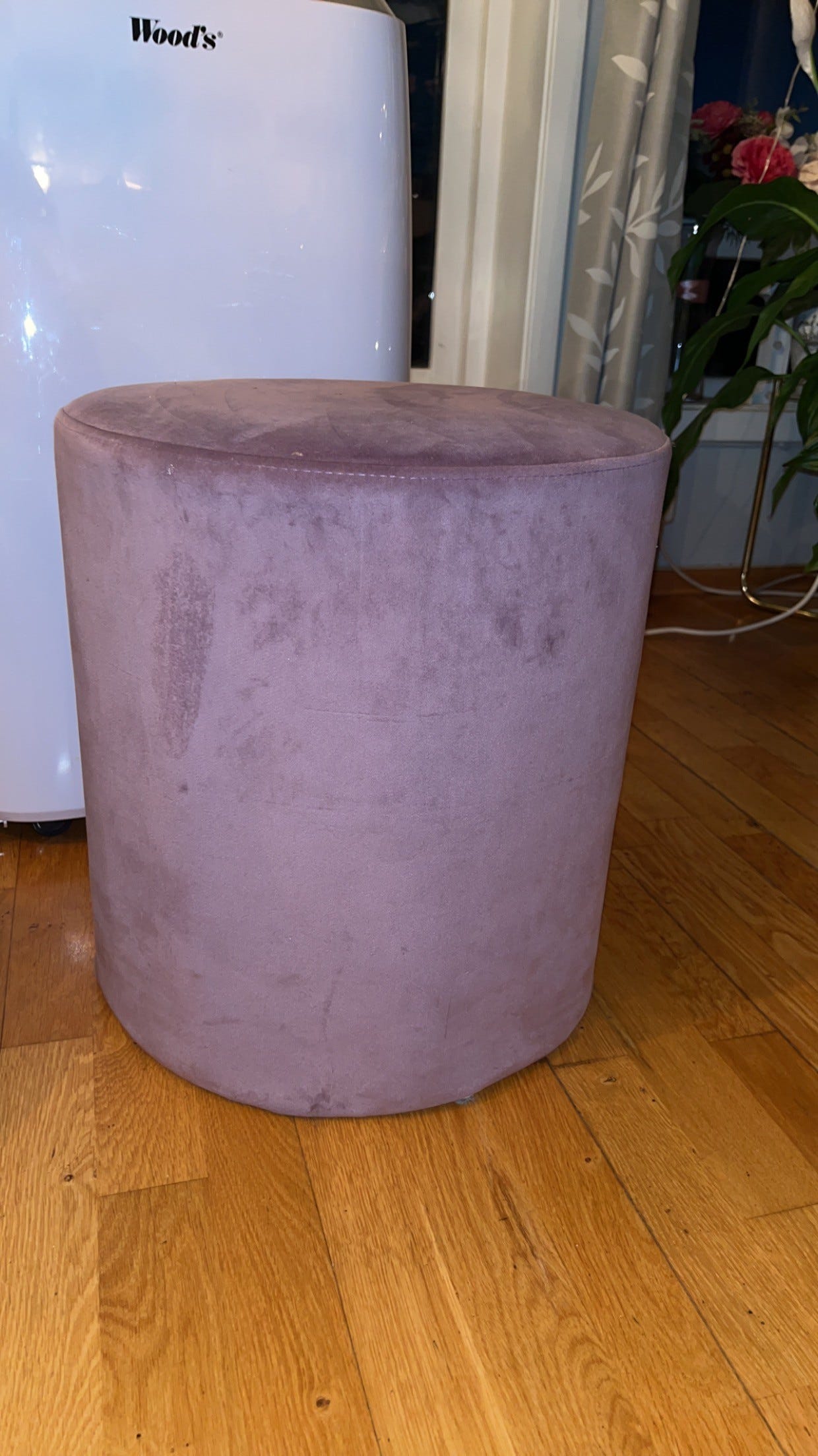 Veldig pen pastellfarget Lilla Fløyel Puff | FINN torget