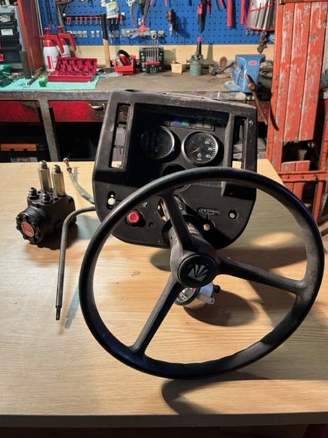 Valmet Traktor ratt med instrument og styreventil | FINN-torget