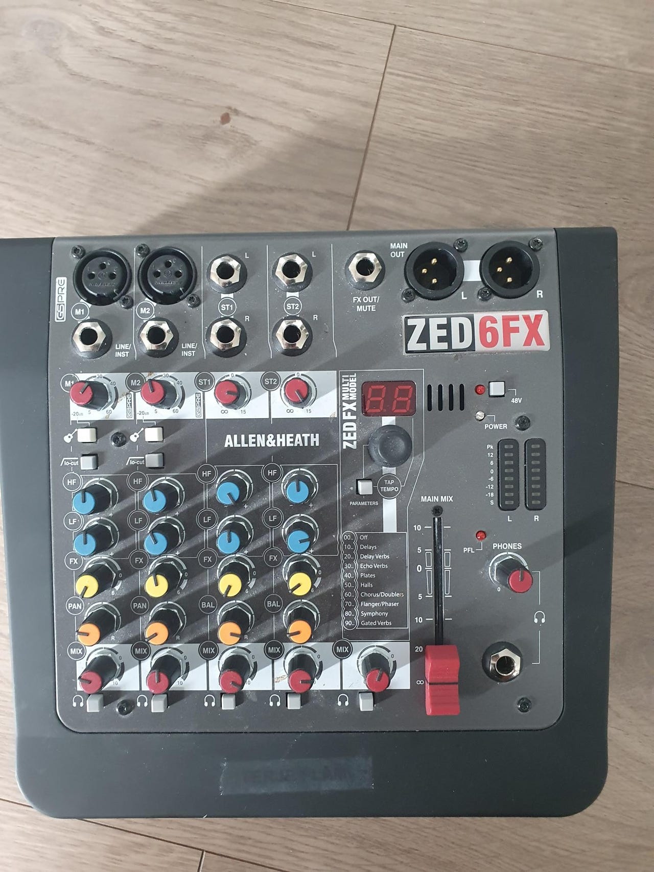 Allen and Heath ZED-6FX Kompakt Mikser | FINN-torget