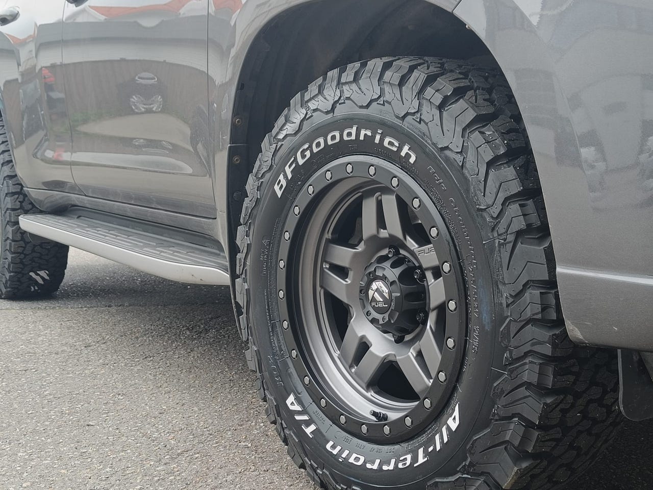 8,5x17" Fuel Anza D558 6x139,7 med 275/65R17 BFGoodrich AT KO2 | FINN ...