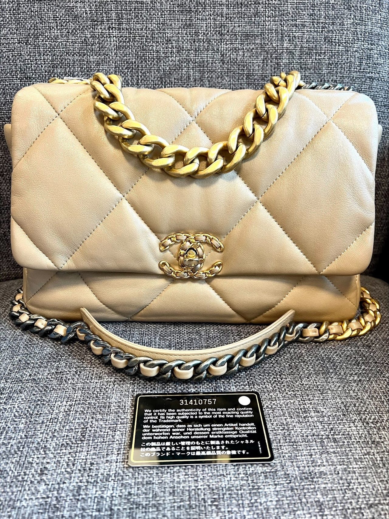 Chanel 19 beige, str. 12 inch | FINN-torget