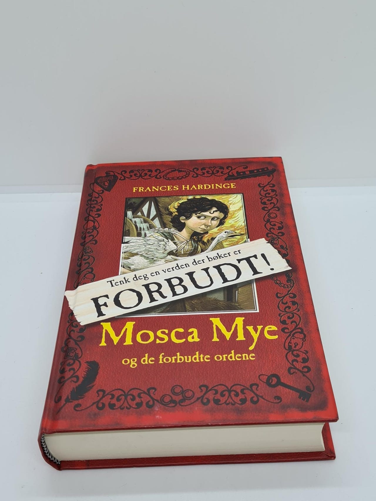 Mosca Mye og de forbudte ordene - Frances Hardinge | FINN-torget