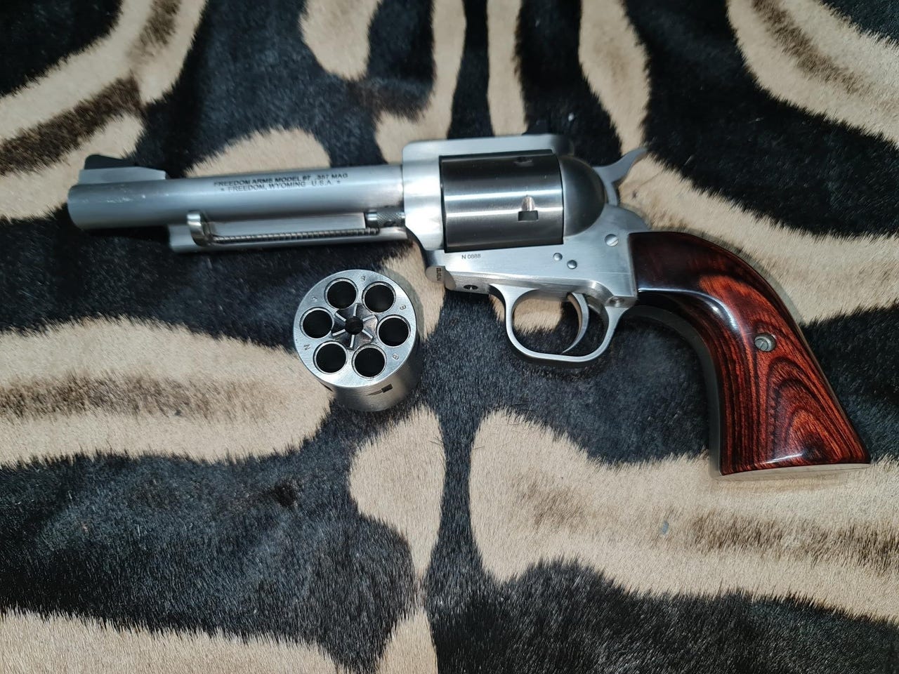 Freedom Arms revolver M97 357 mag. med ekstra tønne i 38 spesial | FINN ...