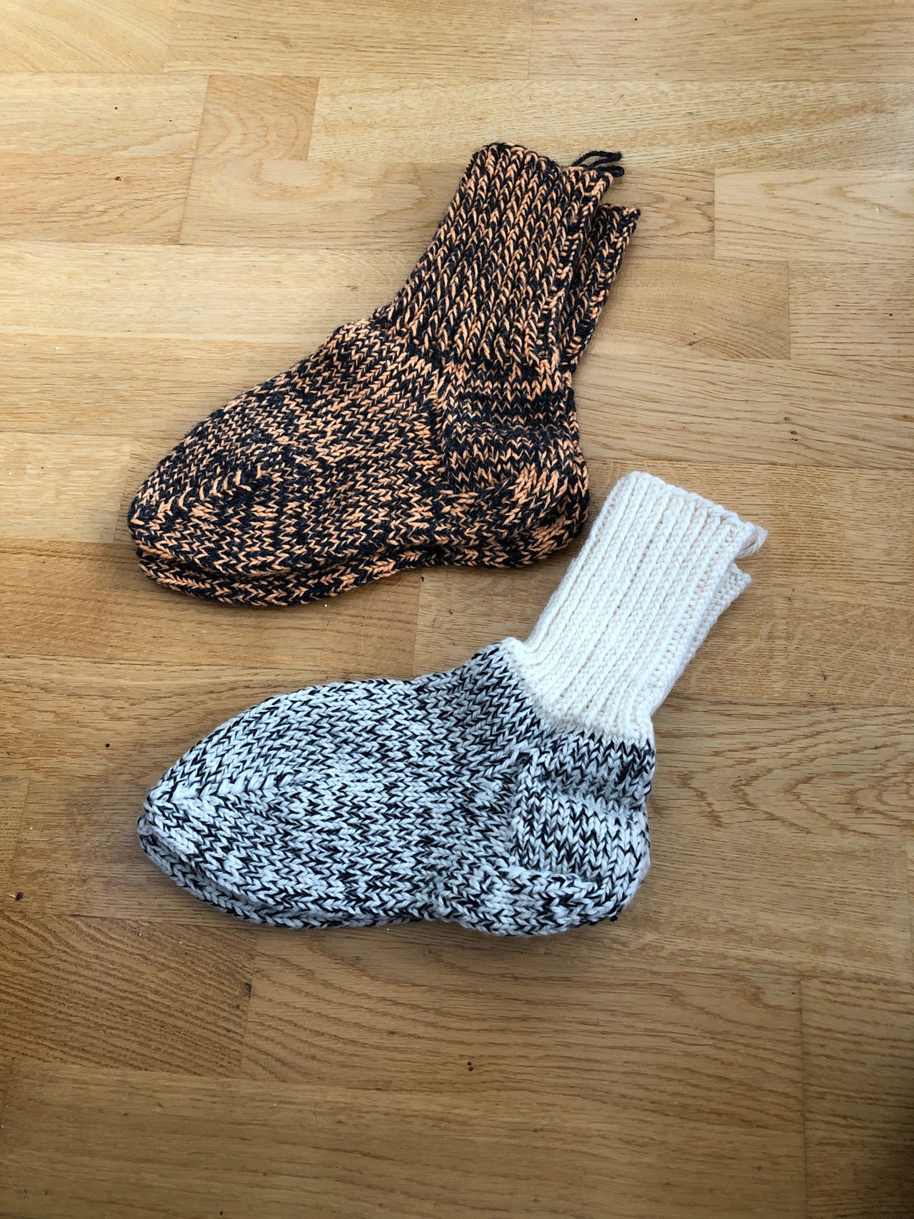 Raggsokker hjemmestrikket selges kr75 prpar | FINN-torget