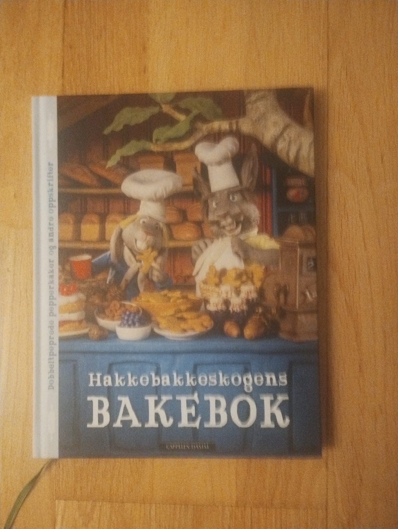 Hakkebakkeskogens bakebok - dobbeltpeprede pepperkaker og andre oppskrifter | FINN-torget