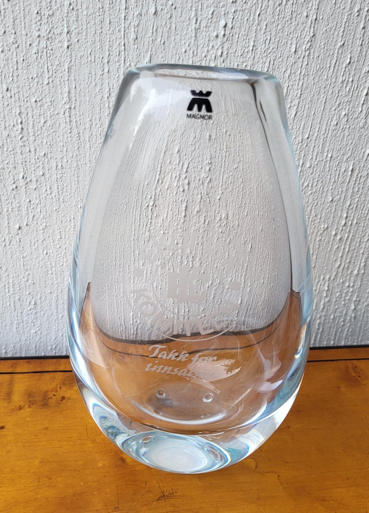Magnor glassvase, inskripsjon "Ekofisk komiteen" | FINN-torget