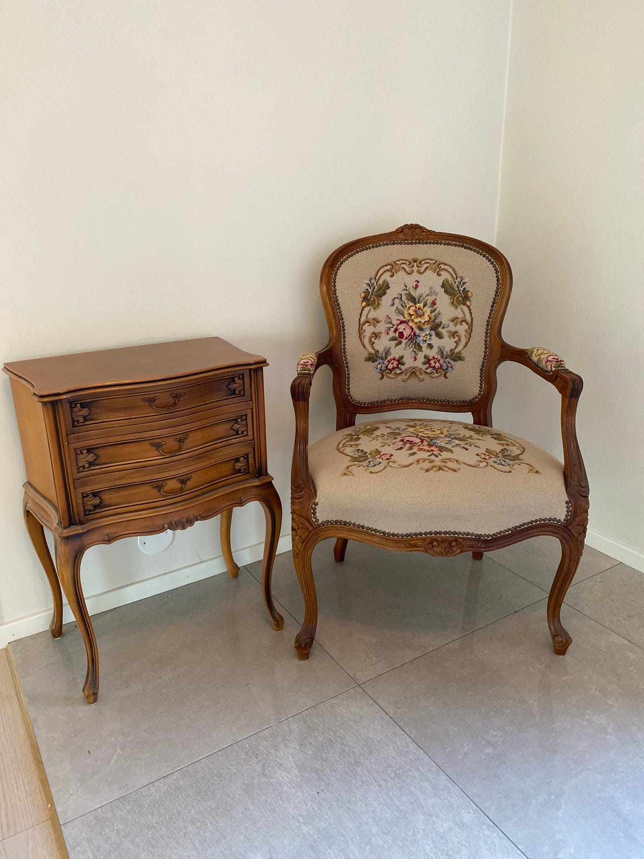 Rokokko Stol og liten kommode | FINN torget