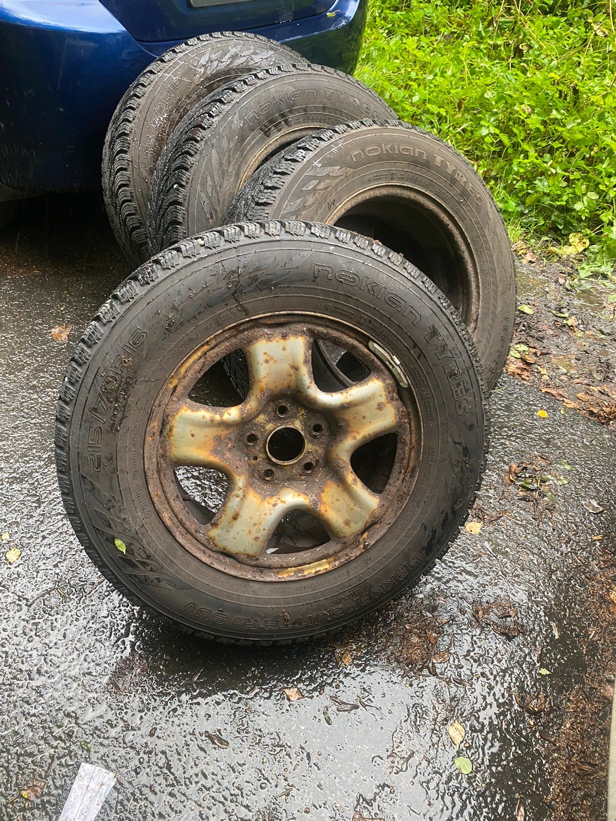 Vinterdekk med pigg fri (215/70R/16) passer til Toyota rav 4 alle ...