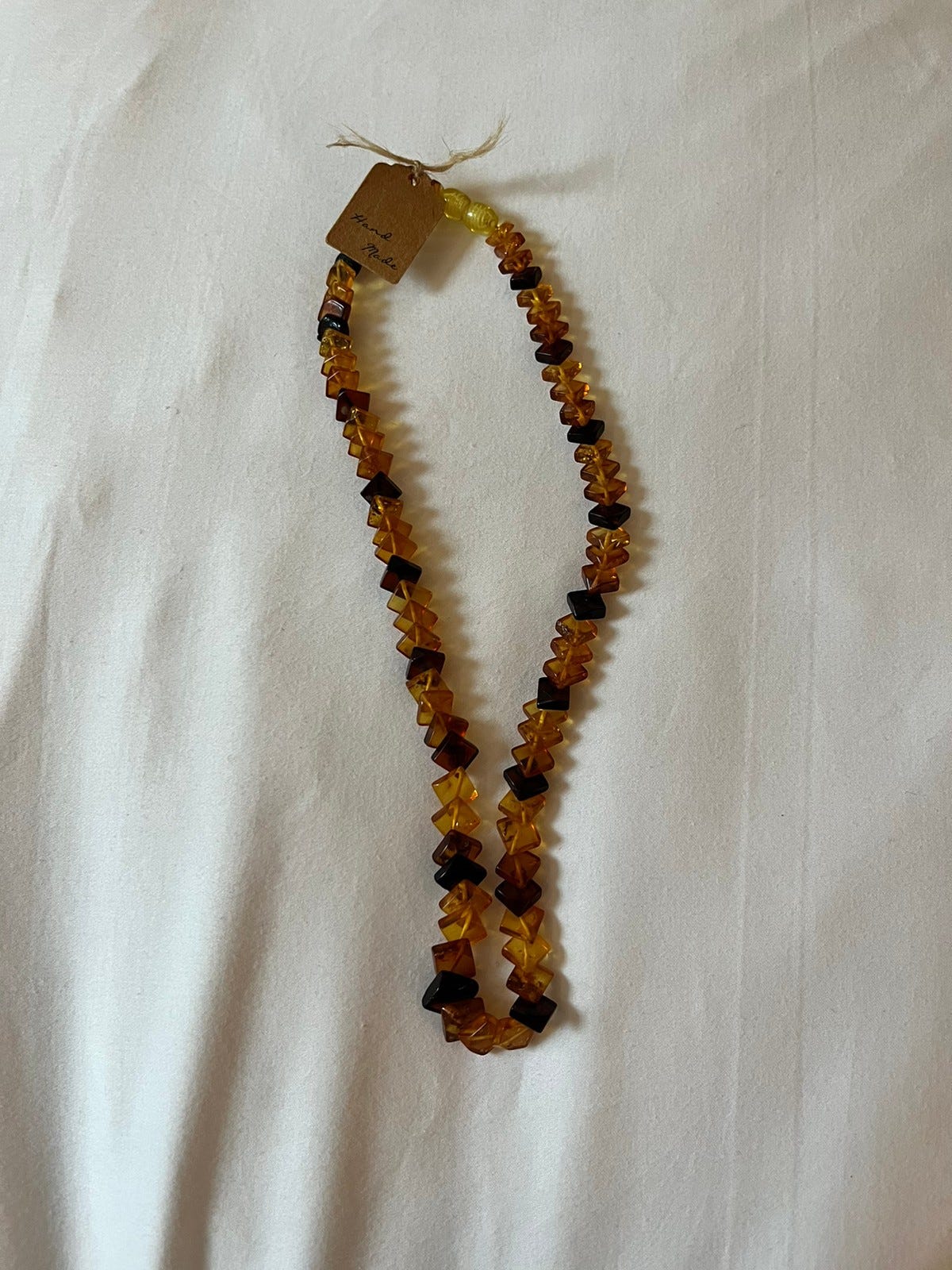 Håndlaget smykke av rav | FINN-torget